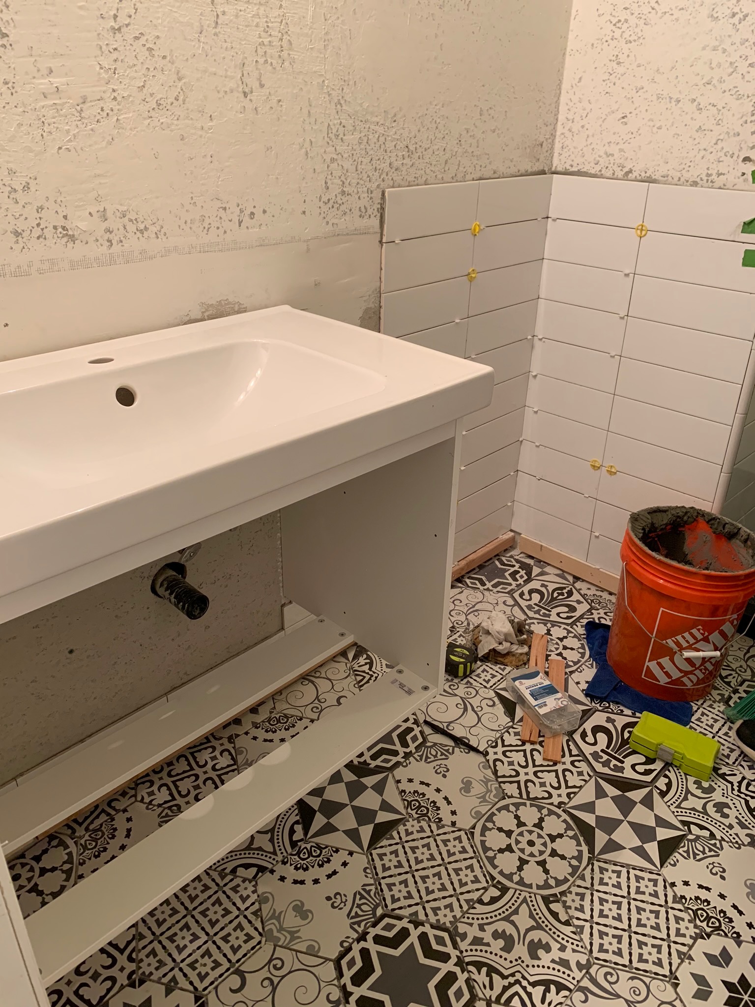17-wall-tile-sink-up